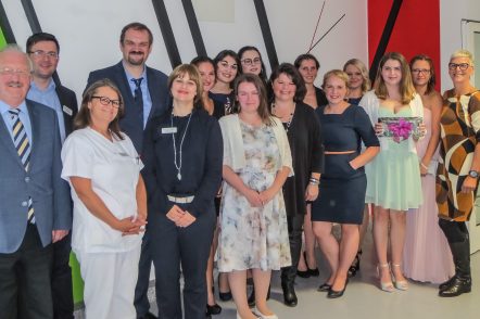 Pflegeschüler starten ins Helios-Berufsleben › mein-amadeus.de